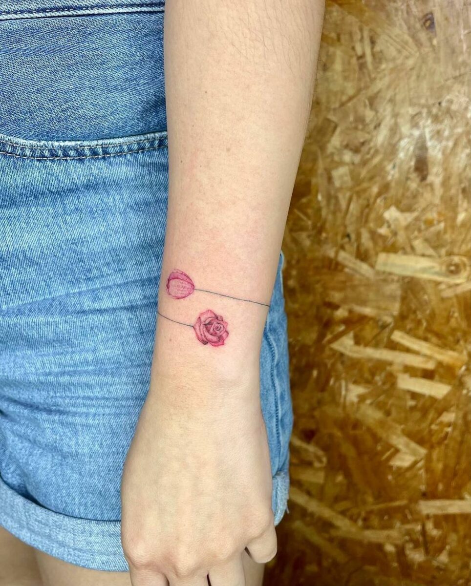 19 Unique Bracelet Tattoos For A Delicate Look
