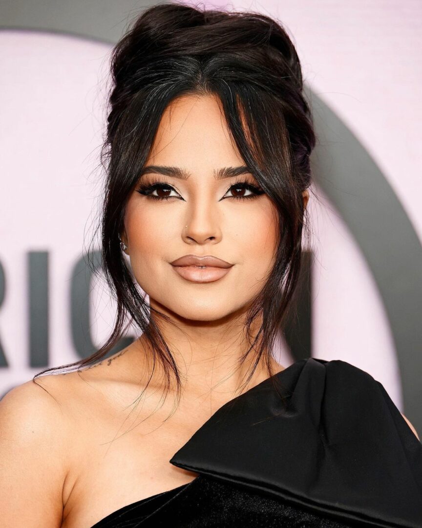 34 Chic Face Framing Bangs That Accentuate Your Aura