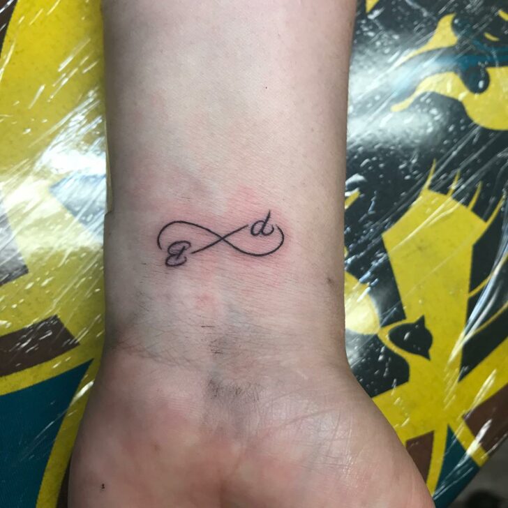 20 Sweet Wrist Tattoos For Women To Enhance Your Femininity