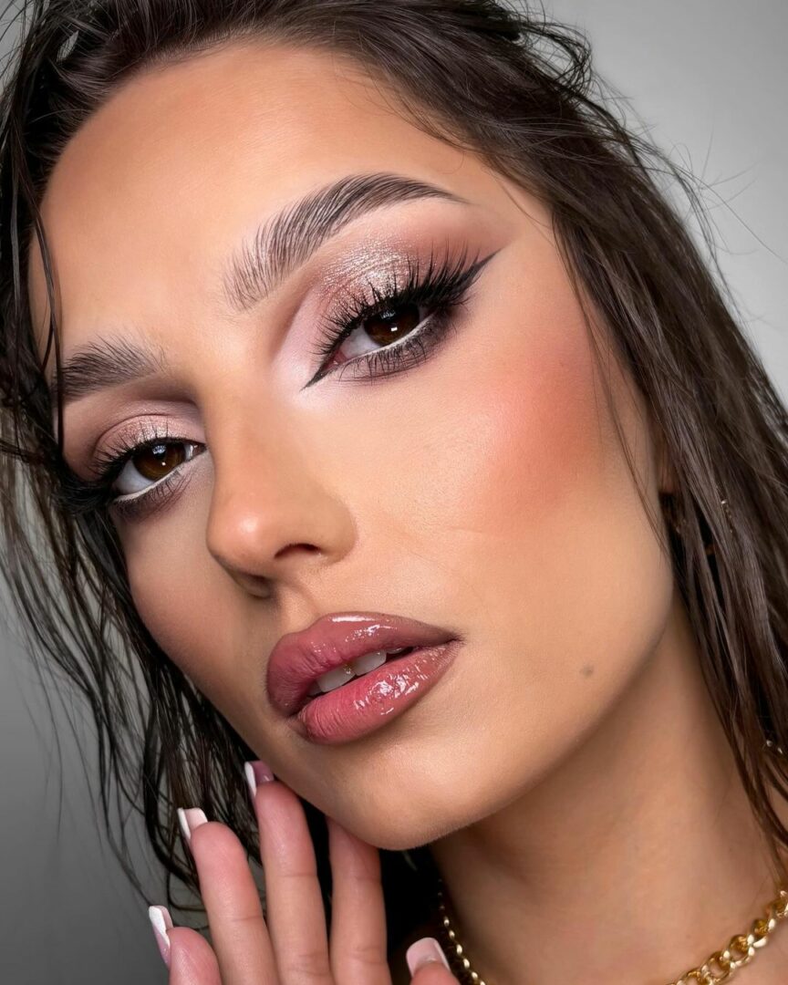 40 Rose Gold Makeup Ideas To Make You Stop And Smell The Rosé