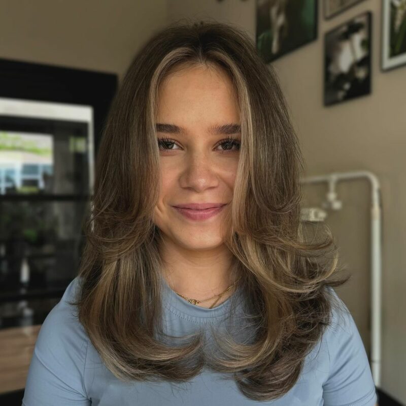 28 Sandy Brown Hair Looks For The Ultimate Beach Babe Vibe