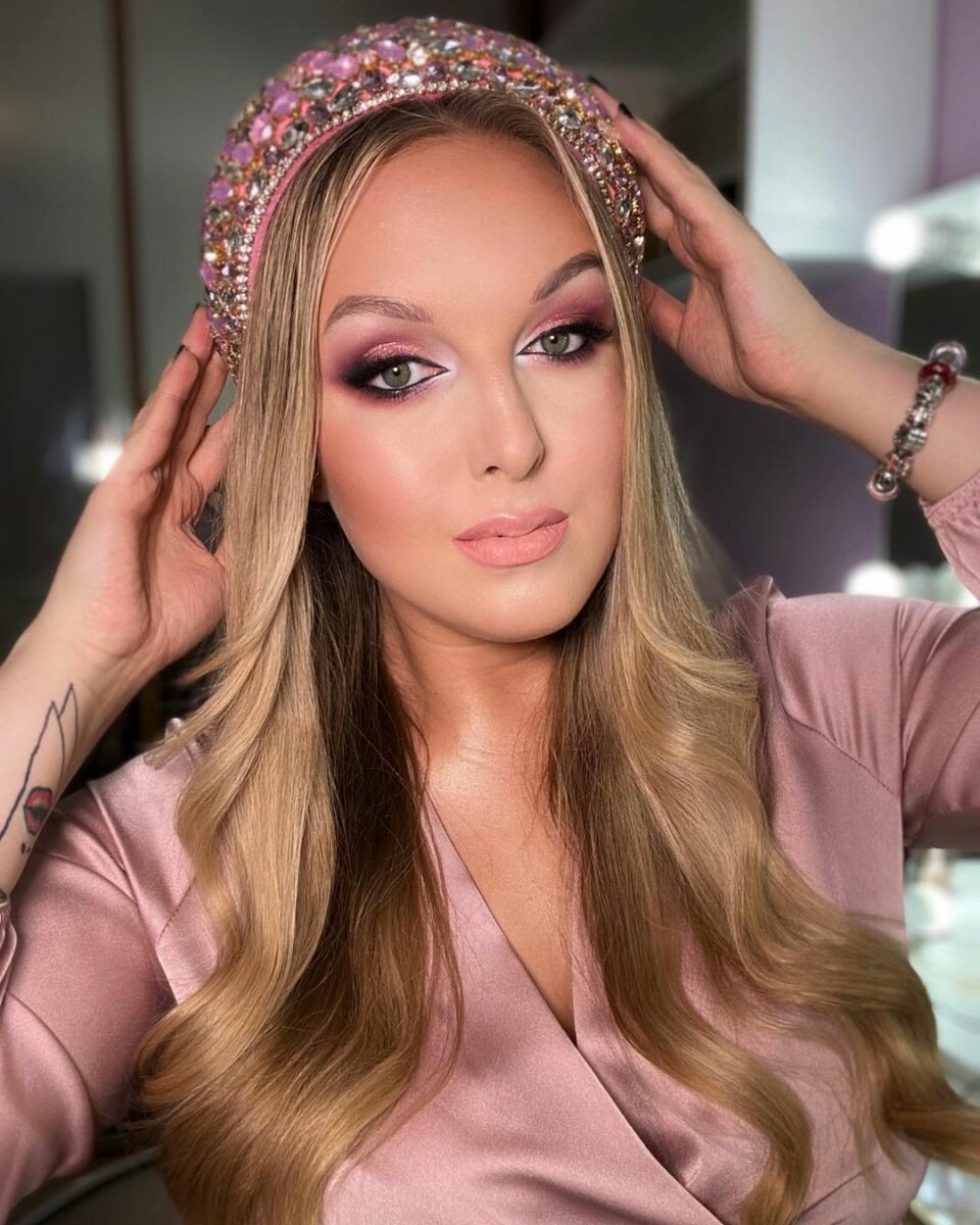 40 Rose Gold Makeup Ideas To Make You Stop And Smell The Rosé