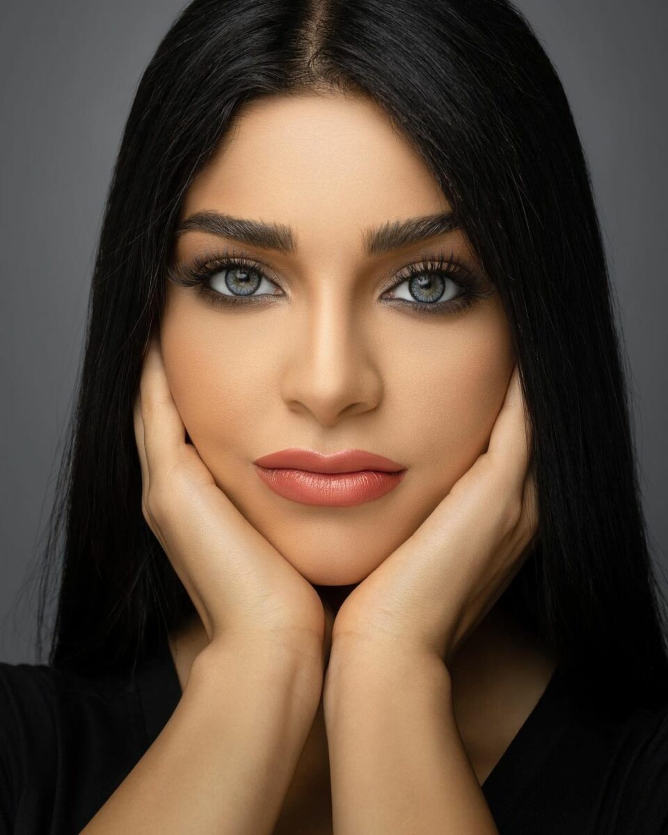 40 Shades Of Makeup Looks For Gray Eyes