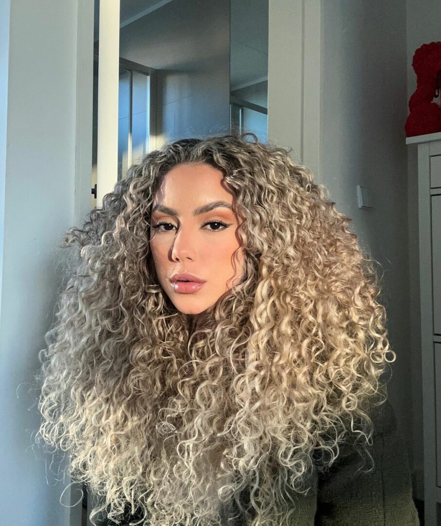 39 Stunning Long Curly Hairstyles To Elevate Your Natural Texture