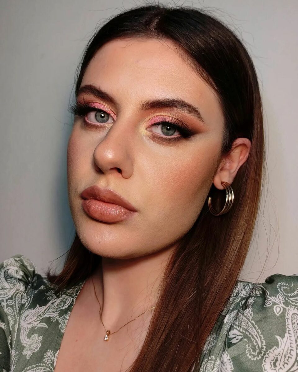 40 Rose Gold Makeup Ideas To Make You Stop And Smell The Rosé