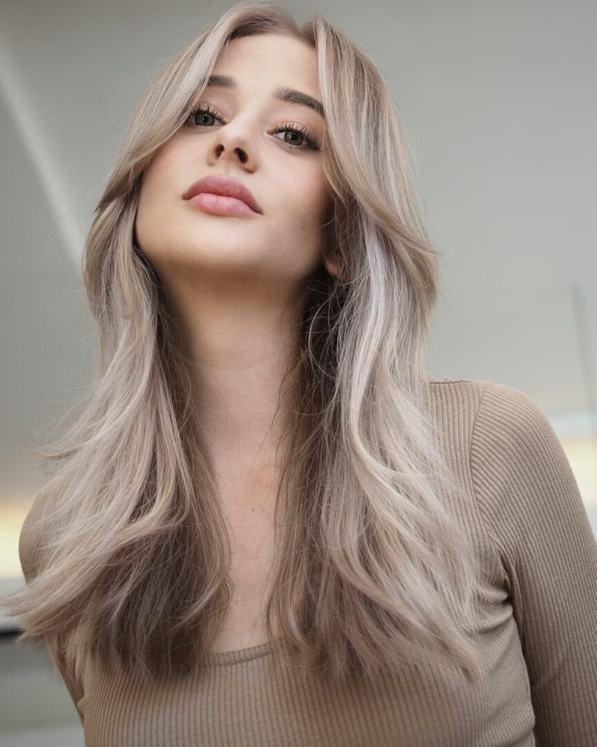 28 Sandy Brown Hair Looks For The Ultimate Beach Babe Vibe