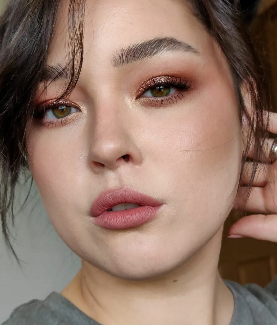40 Rose Gold Makeup Ideas To Make You Stop And Smell The Rosé