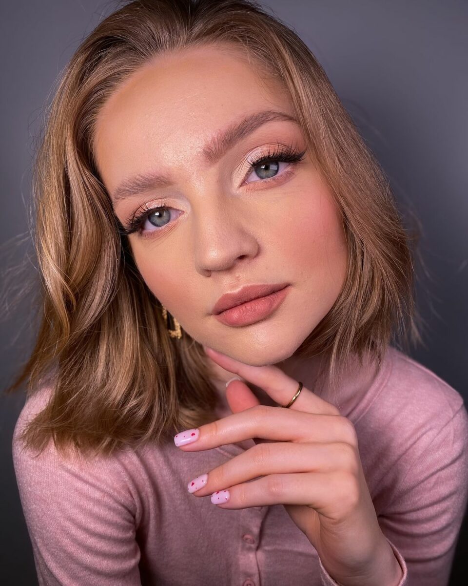 40 Rose Gold Makeup Ideas To Make You Stop And Smell The Rosé