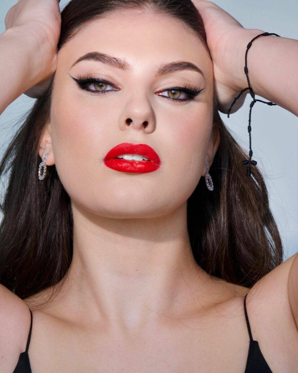 36 Most Mesmerizing Makeup Looks For Hazel Eyes