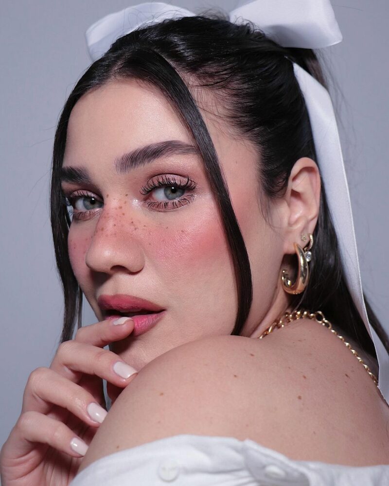40 Rose Gold Makeup Ideas To Make You Stop And Smell The Rosé