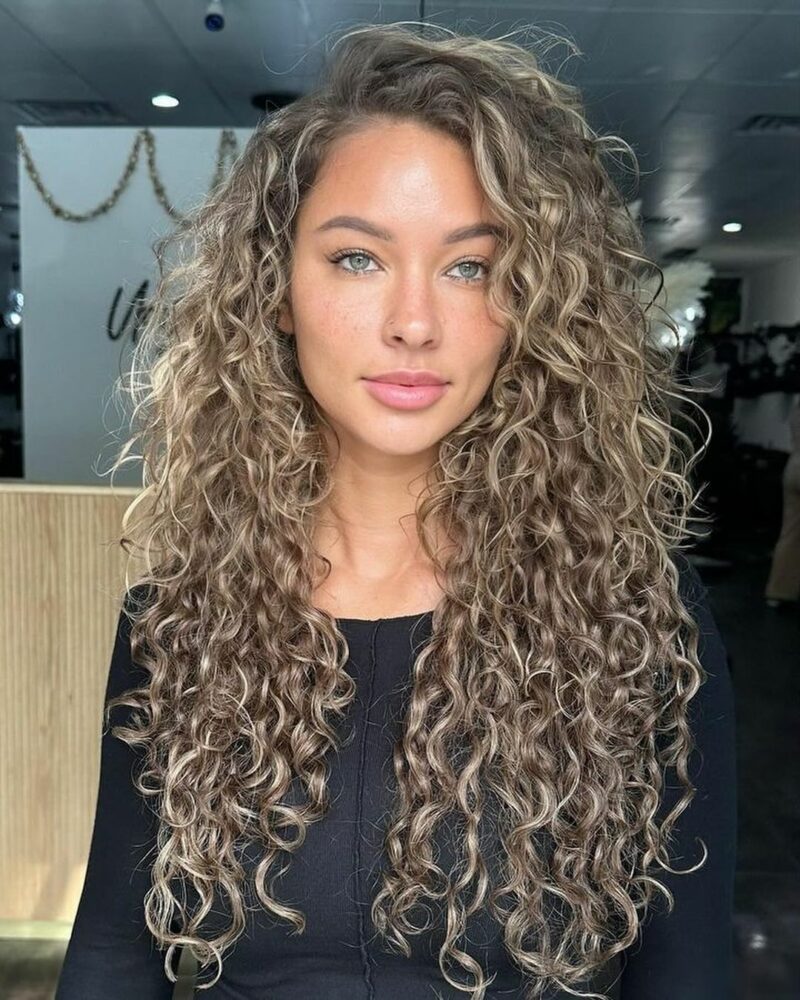 39 Stunning Long Curly Hairstyles To Elevate Your Natural Texture
