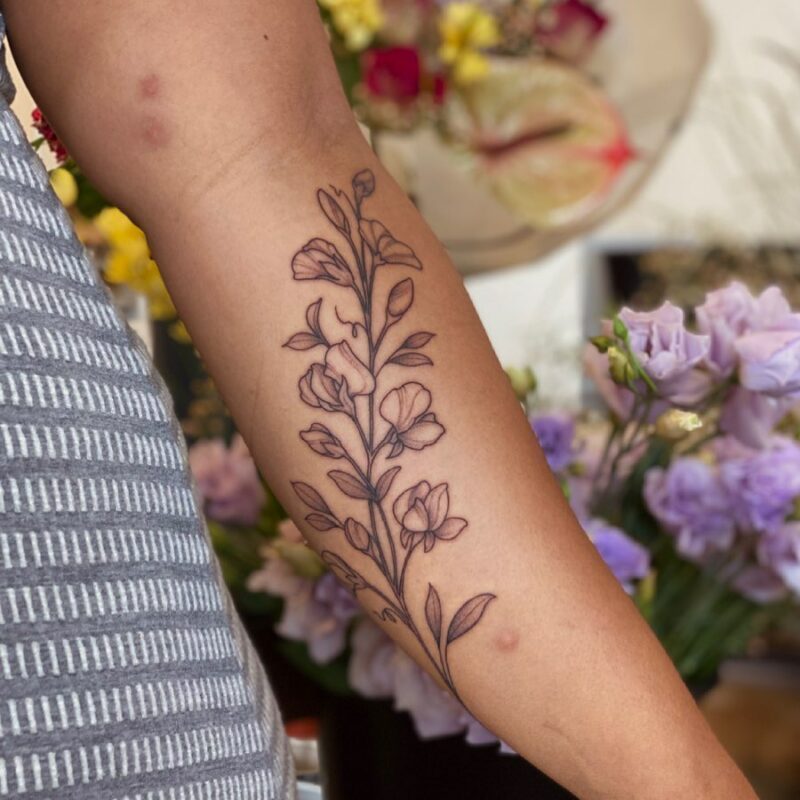 19 Delicate Sweet Pea Tattoo Ideas For a Garden of Delight