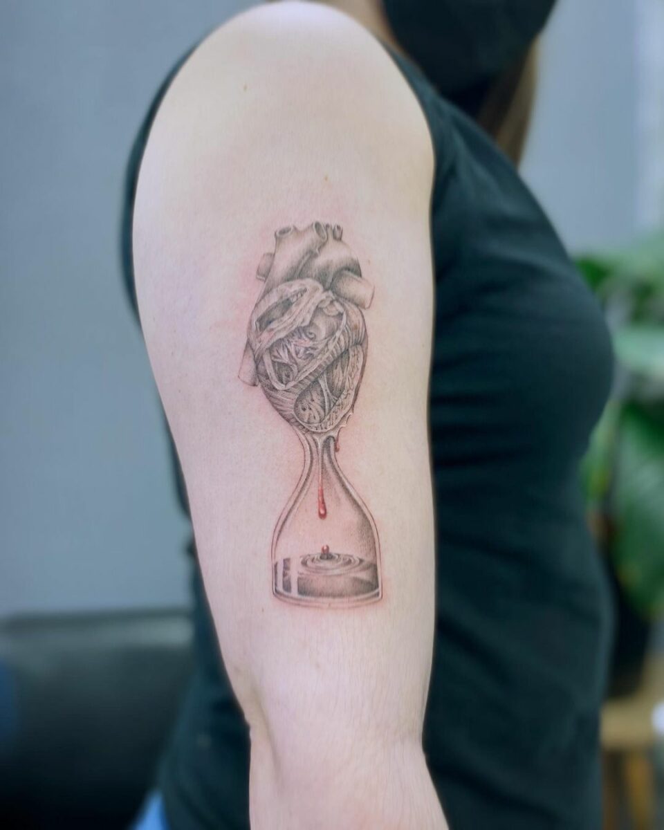18 Fascinating Bleeding Heart Tattoos For The Love-Stricken