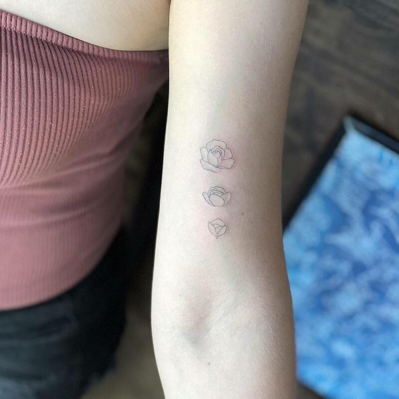 18 Delicate Tiny Rose Tattoos That Bloom with Elegance