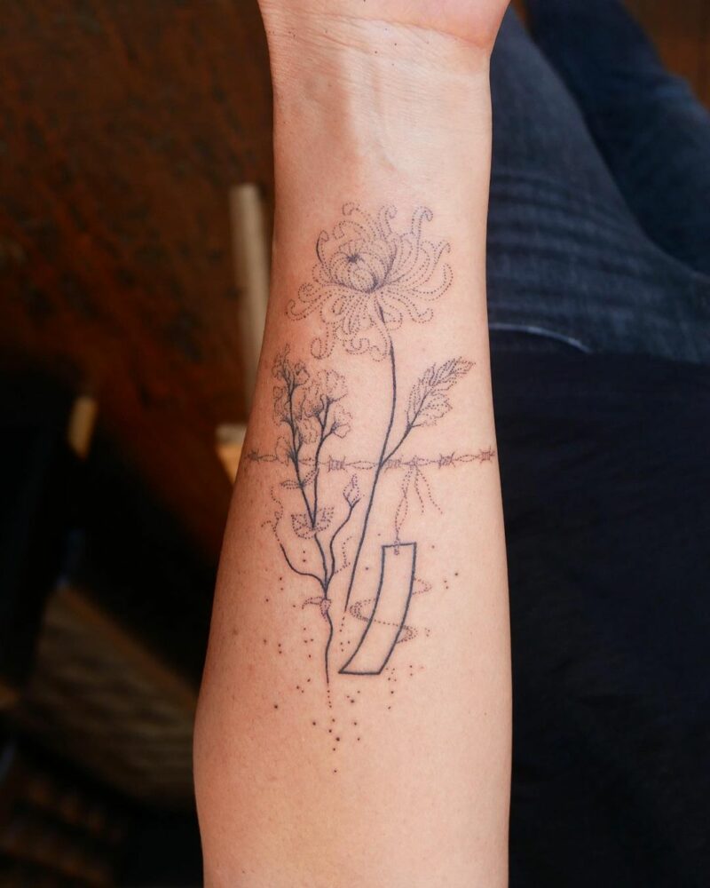 19 Delicate Sweet Pea Tattoo Ideas For a Garden of Delight