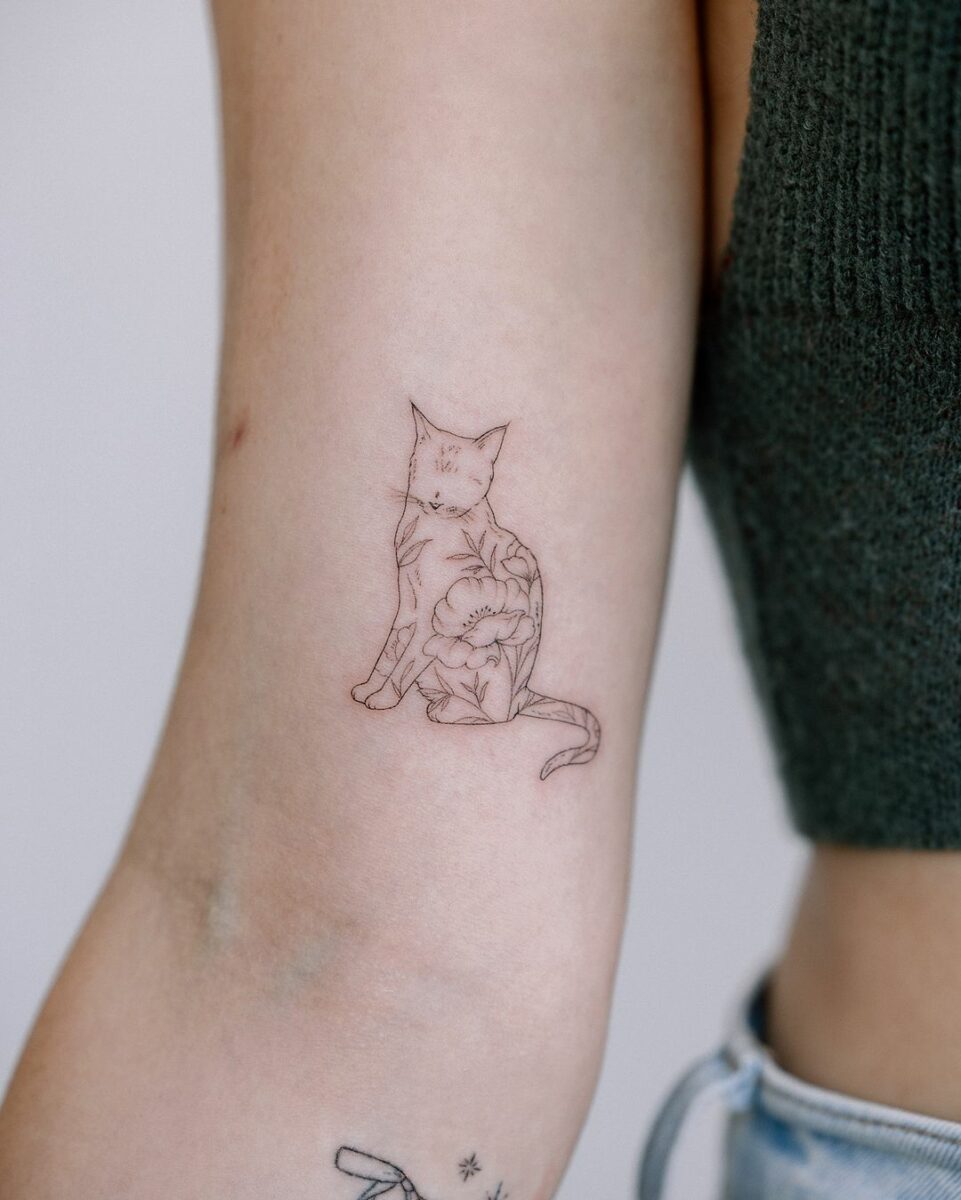 18 Meow-tastic Cat Outline Tattoos To Adore