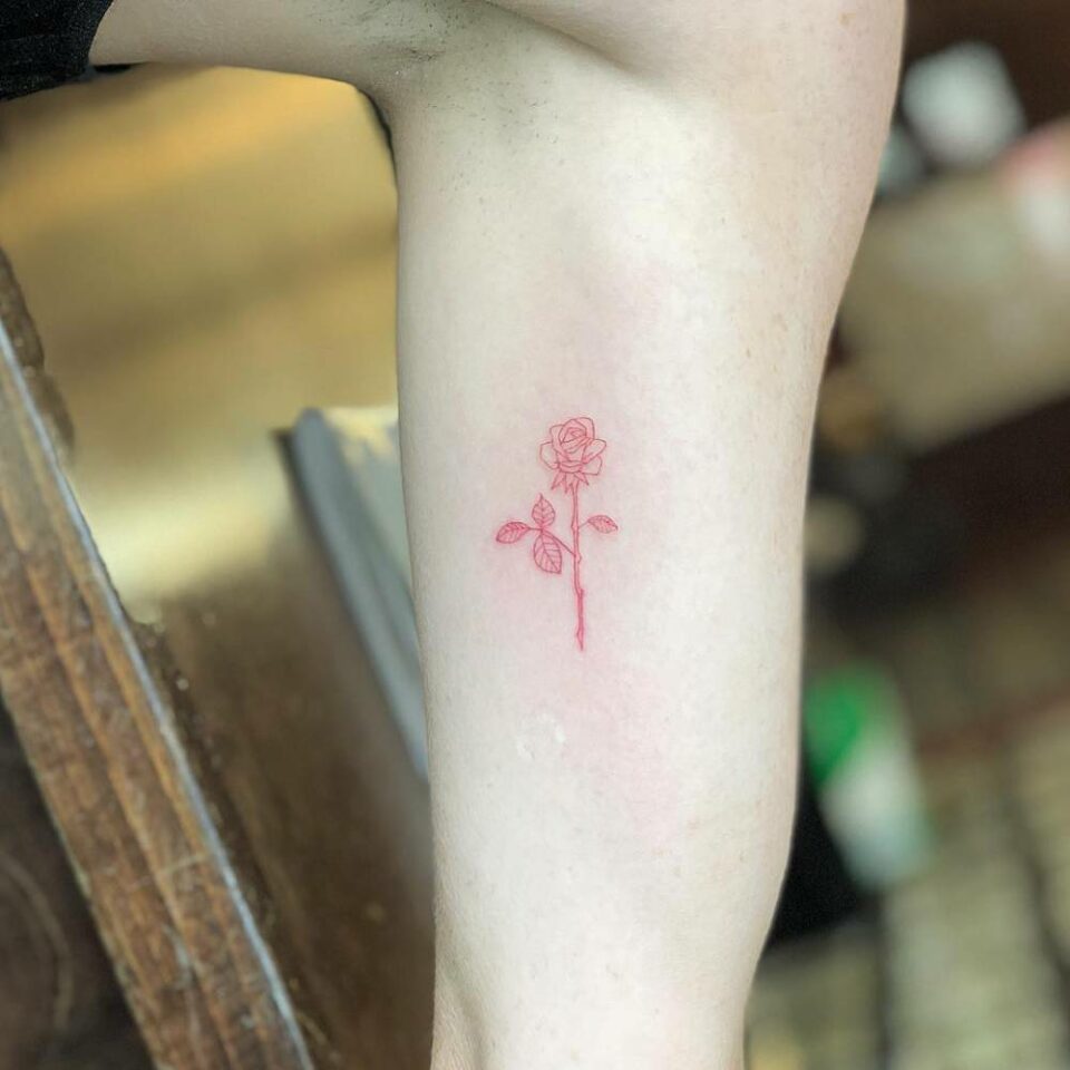 18 Delicate Tiny Rose Tattoos That Bloom with Elegance