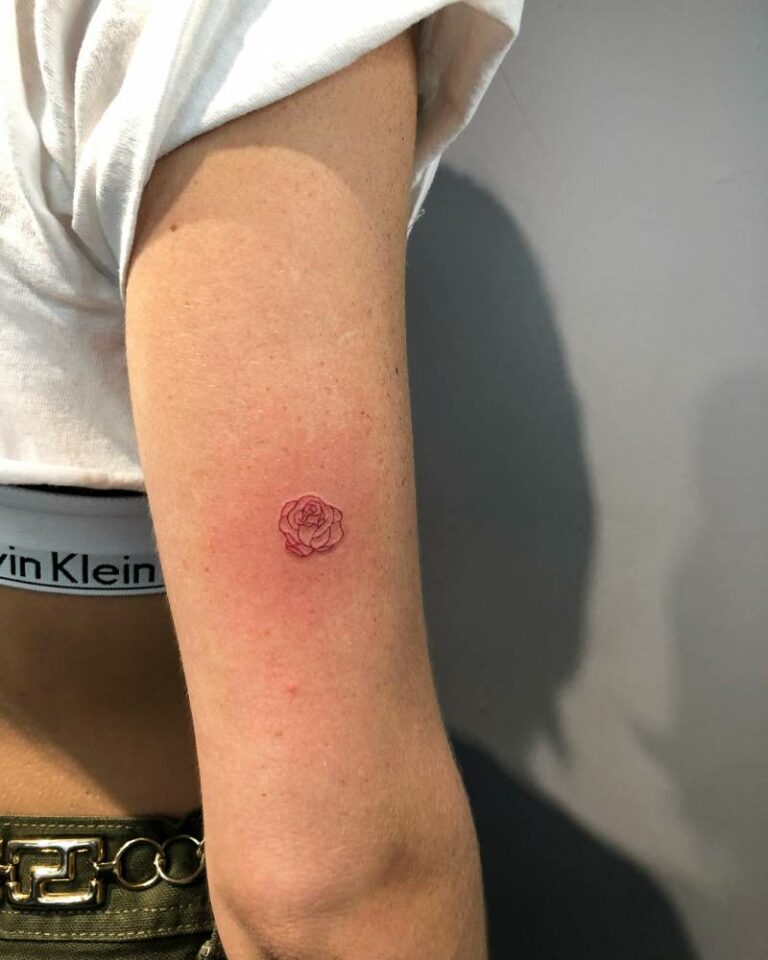 18 Delicate Tiny Rose Tattoos That Bloom with Elegance