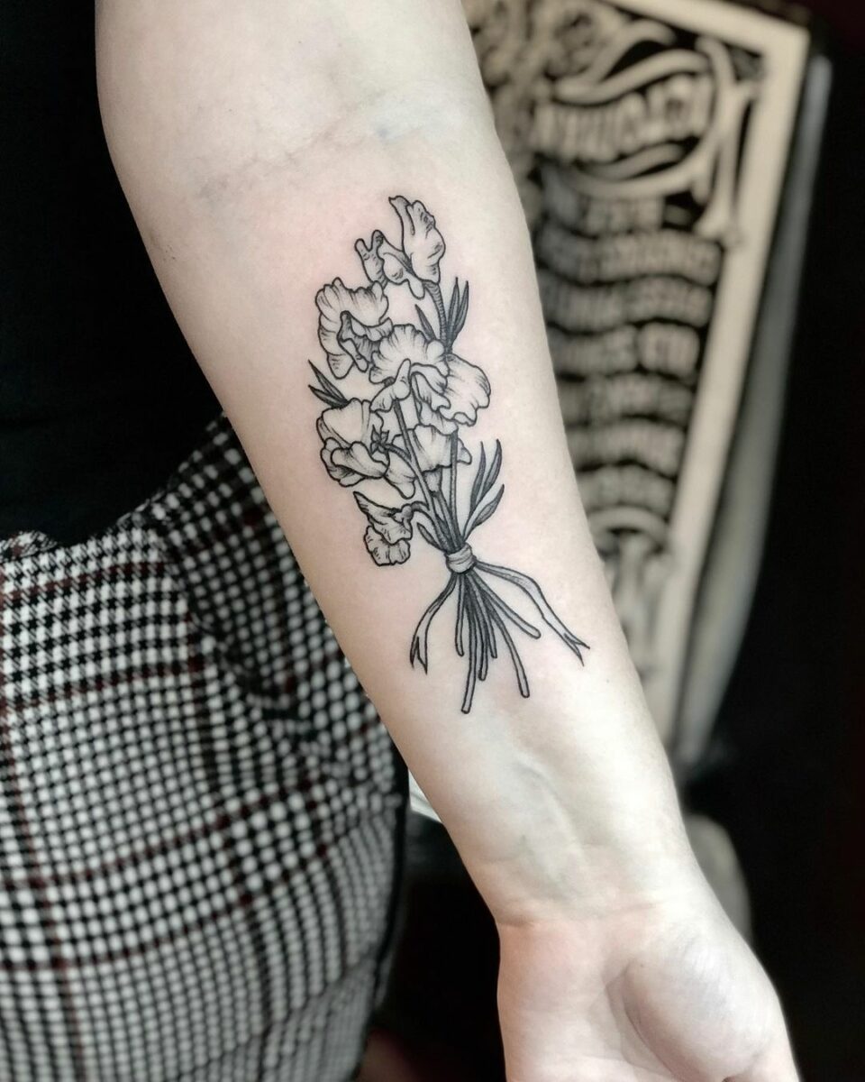 19 Delicate Sweet Pea Tattoo Ideas For a Garden of Delight