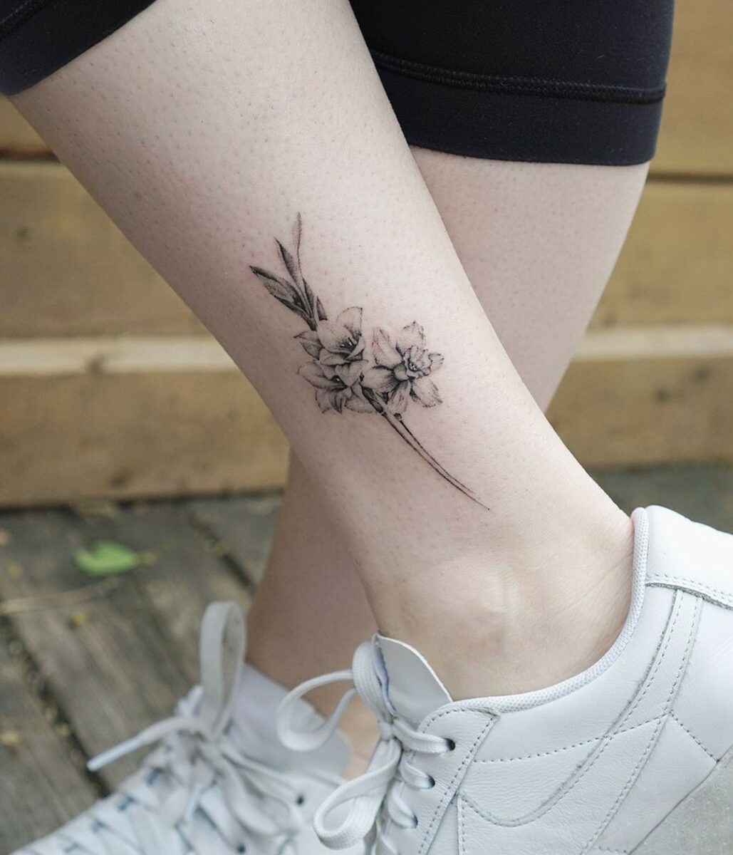 20 Gladiolus Flower Tattoo Designs That Will Bloom on Your Skin