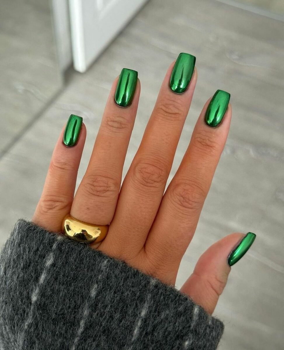 40 Gorgeous Green Chrome Nail Ideas To Make Everyone Green With Envy