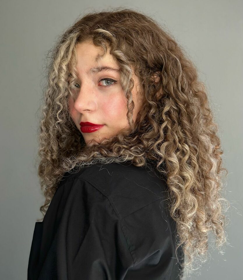 40 Curly Balayage Hair Ideas That Will Curl Your Toes