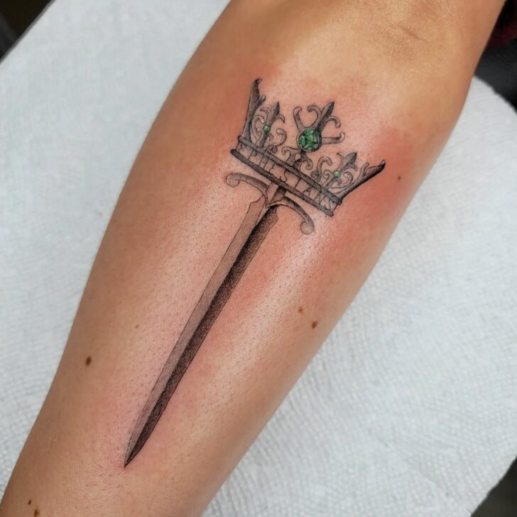 19 Enchanting Emerald Tattoo Ideas To Whisk You Away to Fantasy