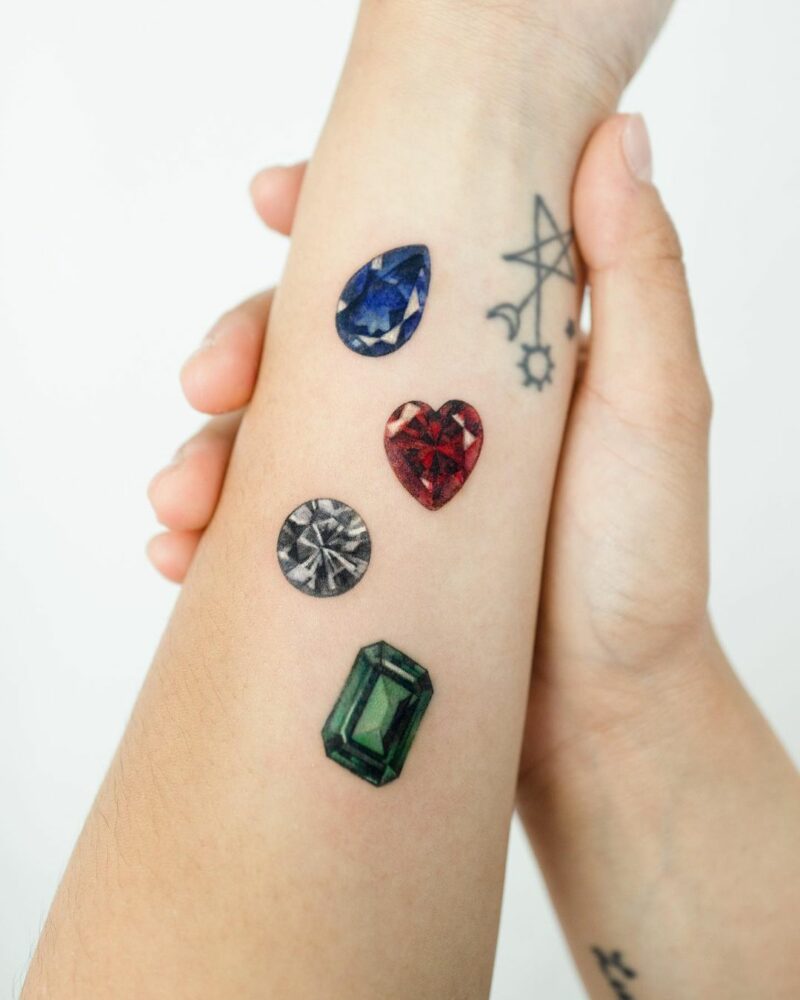 19 Enchanting Emerald Tattoo Ideas To Whisk You Away to Fantasy