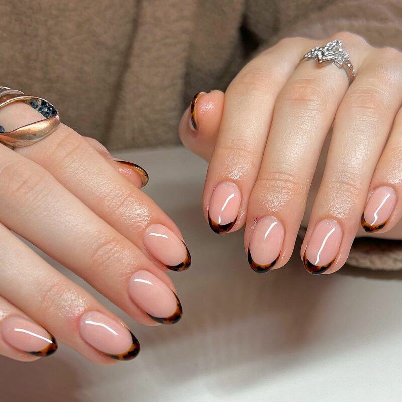 32 Trendy November Nails To Keep Fall-ing In Love With