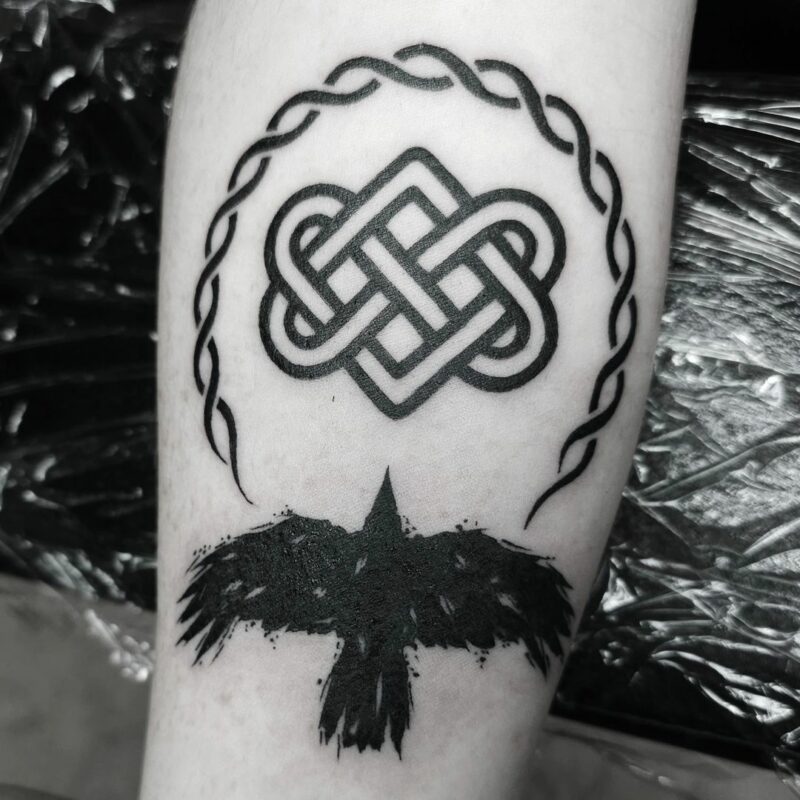 Get Tangled In These 20 Incredible Celtic Knot Tattoos