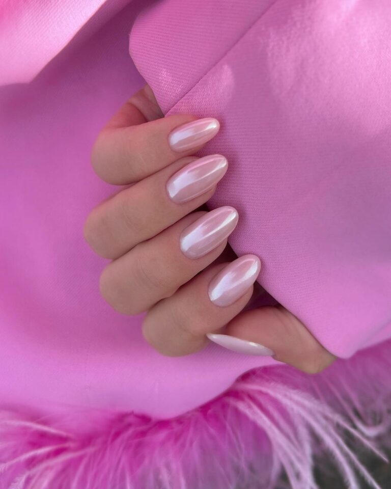 35 Captivating Medium-Length Nails That Will Draw All Eyes
