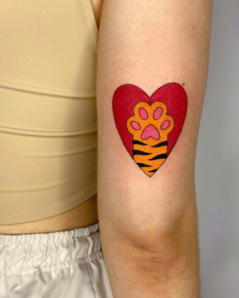 18 Charming Cat Paw Tattoos That Will Make You Say "Meow"