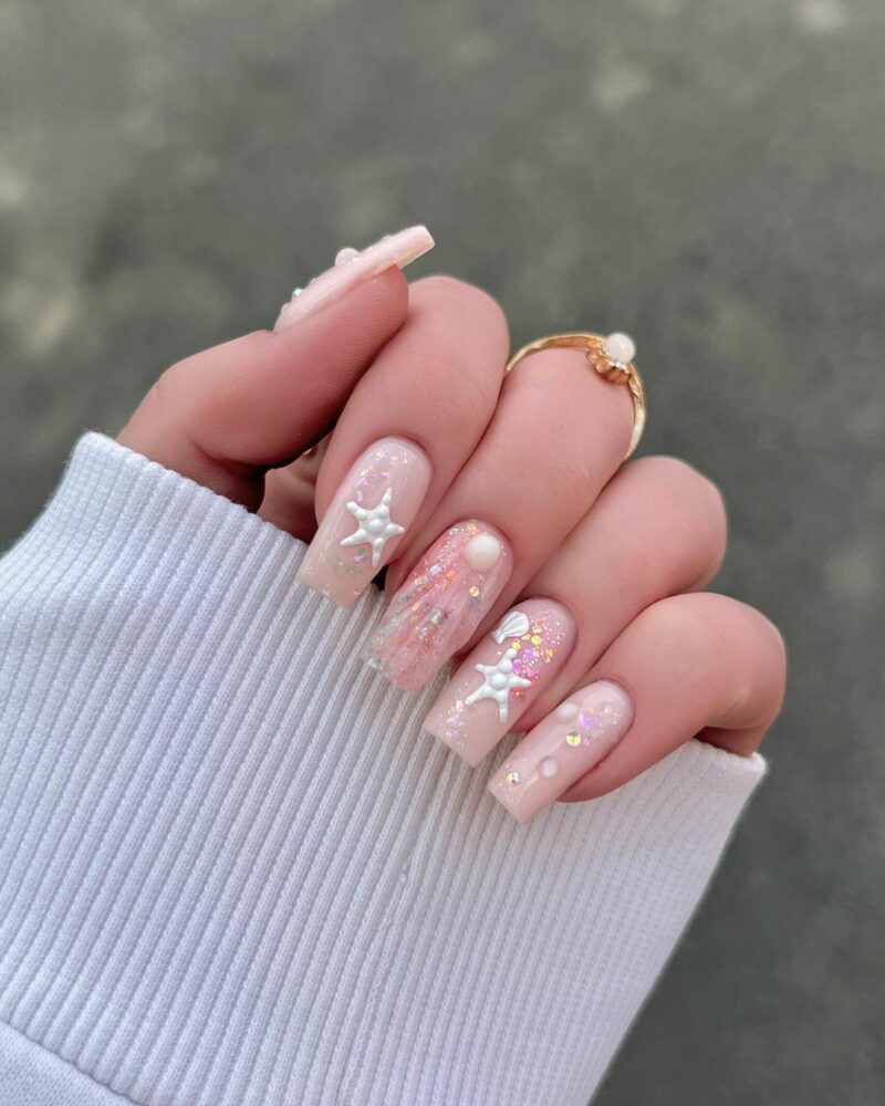 35 Captivating Medium-Length Nails That Will Draw All Eyes