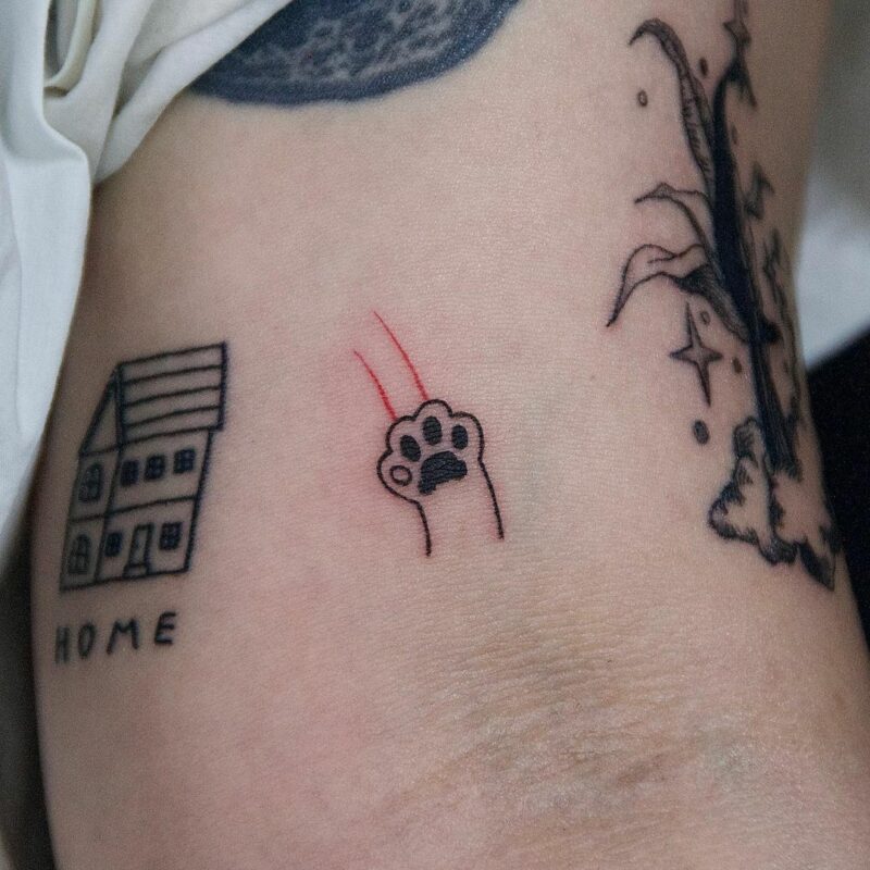 18 Charming Cat Paw Tattoos That Will Make You Say "Meow"