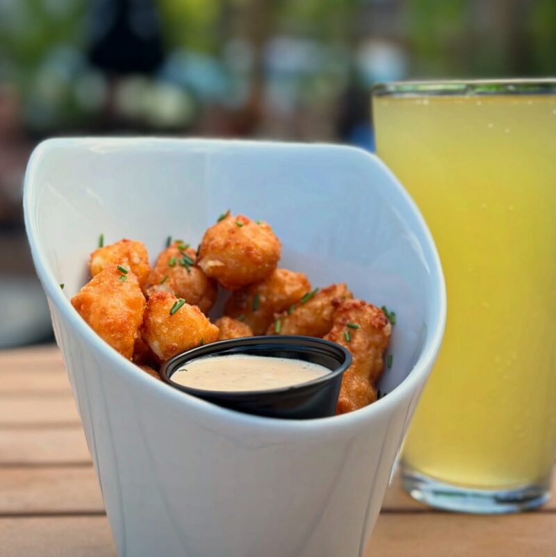 10 Wisconsin Spots Serving Cheese Curds That'll Blow Your Mind