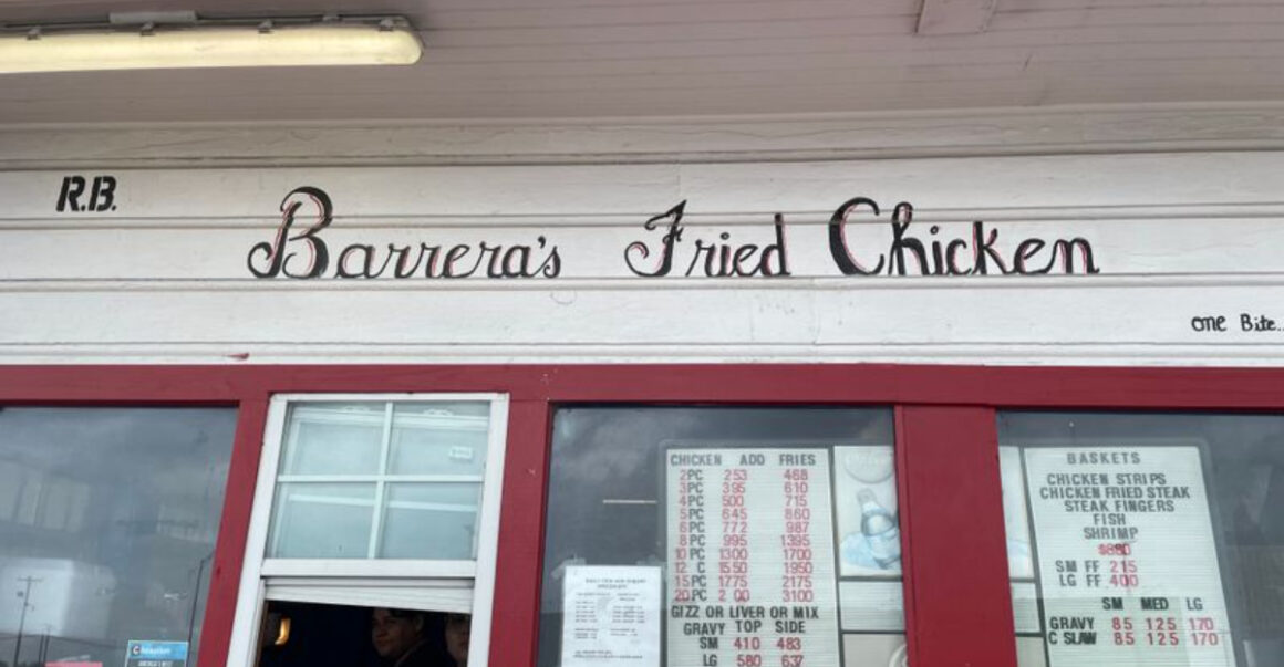 This No-Frills Texas Restaurant Has Fried Chicken Texans Are Obsessed With